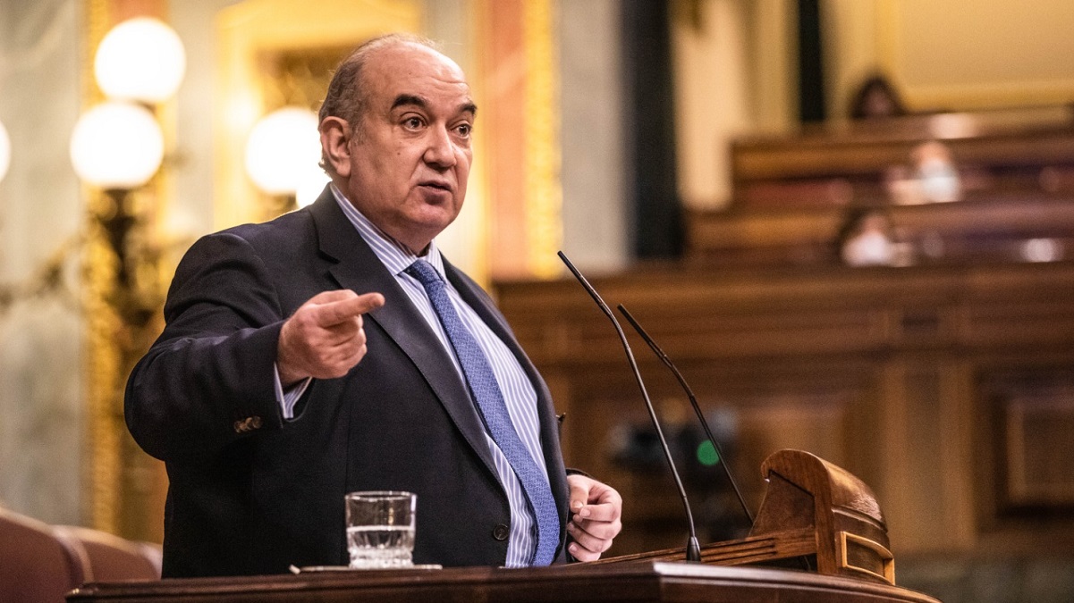 VOX denuncia la deriva totalitaria de Revilla al querer imponer la ...