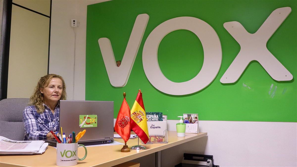 Infame y cruel pacto de Pedro Sánchez con Bildu para implantar ETB3 en ...