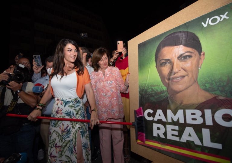 Macarena Olona arranca la campaña electoral en Granada con la ... Macarena Olona arranca la campaña electoral en Granada con la ...