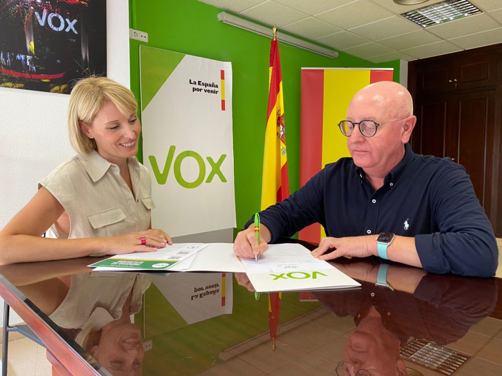 El antiguo dirigente de Cajamurcia, Diego Salinas, se afilia a VOX - VOX