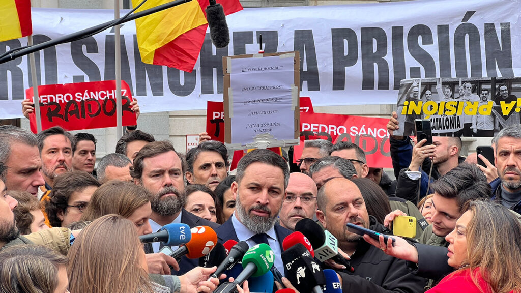 Abascal presenta la querella contra Sánchez: “Compartimos una honda ... Abascal presenta la querella contra Sánchez: “Compartimos una honda ...