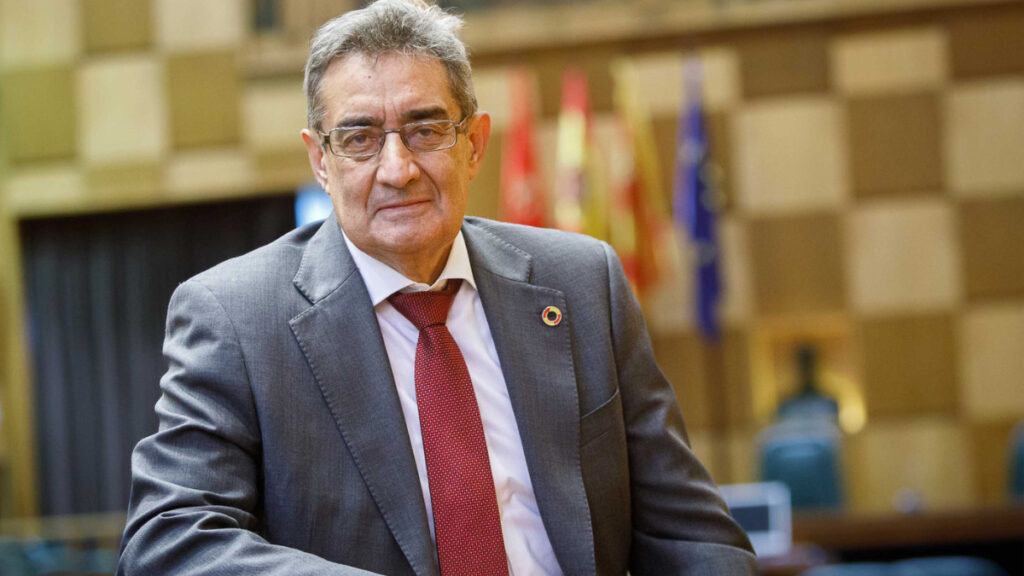Julio Calvo volverá a ser el candidato de VOX a la alcaldía de Zaragoza ... Julio Calvo volverá a ser el candidato de VOX a la alcaldía de Zaragoza ...