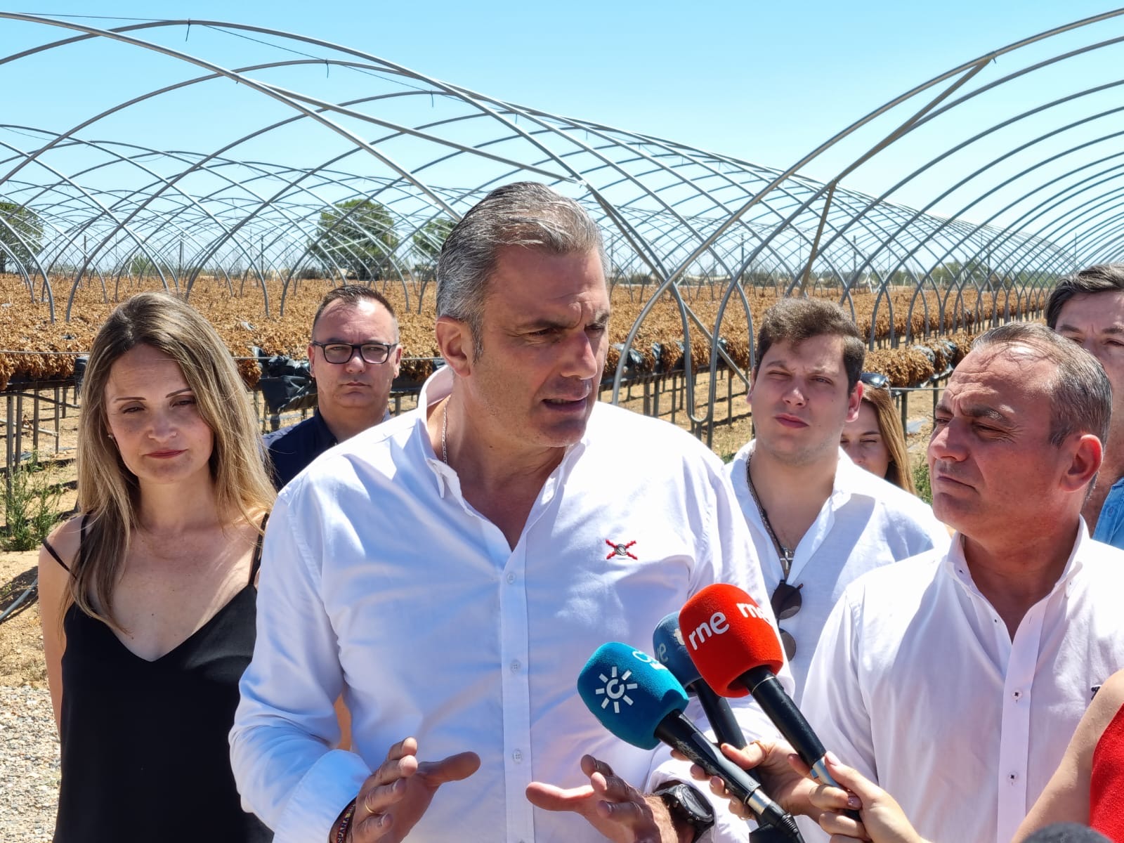 Ortega Smith advierte que “el 23J en Huelva se vota por el agua y por ... Ortega Smith advierte que “el 23J en Huelva se vota por el agua y por ...